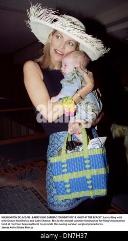Larry King's wife Shawn Southwick arriving at the Vanity Fair Oscars ...
