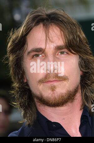 CHRISTIAN BALE, REIGN OF FIRE, 2002 Stock Photo - Alamy