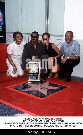 June 20, 2001 - EDDIE MURPHY WITH PARENTS.VERNON AND LILLIAN LYNCH ...