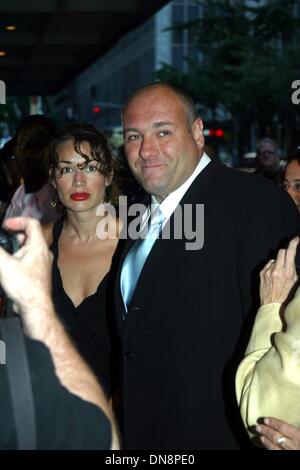 JAMES GANDOLFINI LORA SOMOZA 08/08/02 OPENING NIGHT OF "FRANKIE AND ...