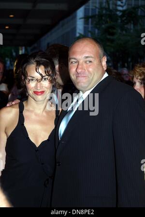 JAMES GANDOLFINI LORA SOMOZA 08/08/02 OPENING NIGHT OF "FRANKIE AND ...
