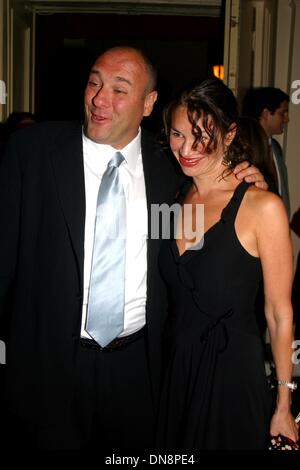 JAMES GANDOLFINI LORA SOMOZA 08/08/02 OPENING NIGHT OF "FRANKIE AND ...