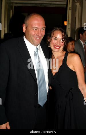 JAMES GANDOLFINI LORA SOMOZA 08/08/02 OPENING NIGHT OF "FRANKIE AND ...