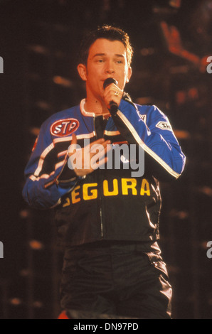 BOYZONE - Stephen Gately (1976-2009) with irish boyband about 1995 ...