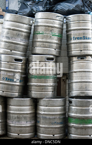 Pile of empty beer kegs Stock Photo - Alamy