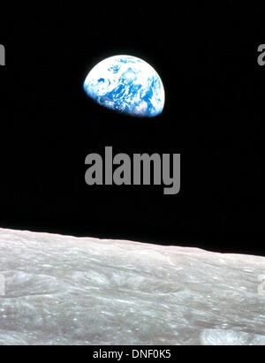 EARTHRISE 24 December 1968 taken from lunar orbit by William Anders ...