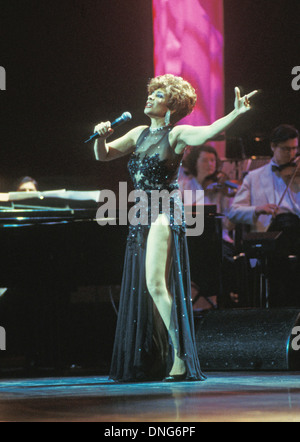 SHIRLEY BASSEY Welsh singer about 1972 Stock Photo - Alamy