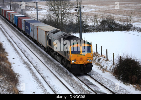 Winter Snow, Freightliner trains operating company, 66572 Diesel ...