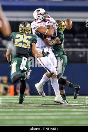 Texas Tech tight end Baylor Cupp (88) rushes for a yardage during the ...
