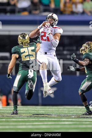 Texas Tech tight end Baylor Cupp (88) rushes for a yardage during the ...