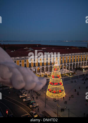 ROCK IN RIO LISBOA: View of people in Palco Mundo on first day of Rock ...