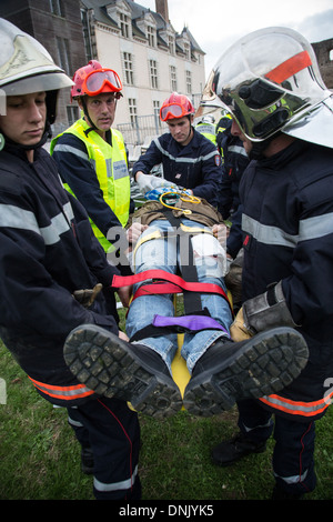FIREFIGHTERS EVACUATING A VICTIM ON A STRETCHER, INTERVENTION FOLLOWING ...