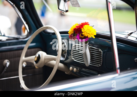 Vintage vw beetle vase hi res stock photography and images Alamy