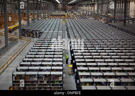 Fascinating behind the scenes picture of the Amazon Distribution Centre ...