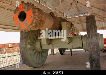 The Jaivana Cannon - the world's biggest wheeled cannon ever made ...