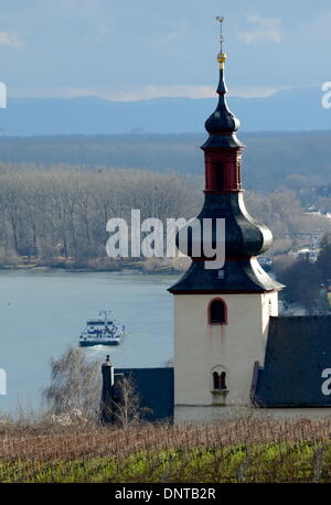 Nierstein, Germany. 05th Jan, 2014. The steeple of the Catholic Church ...