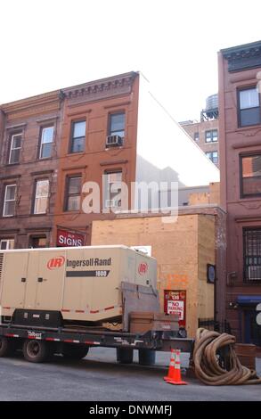 Mar. 7, 2002 - K24341 JERRY SEINFELD BUILDS PRIVATE GARAGE .W.83RDST ...