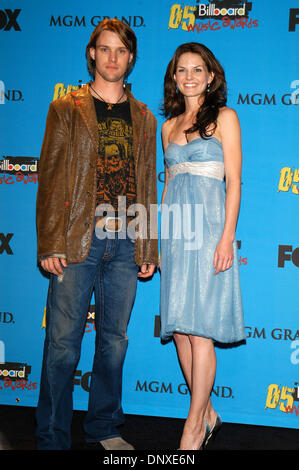 JESSE SPENCER & JENNIFER MORRISON BILLBOARD MUSIC AWARDS 05 MGM GRAND ...