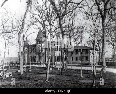 FILE - In this Dec. 14, 2005, file photo Eric Windhurst walks into the ...