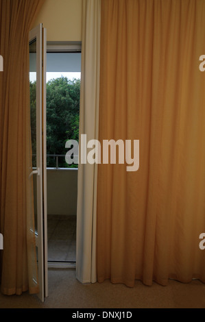 Hotel room or apartment doorway with open door Stock Photo - Alamy
