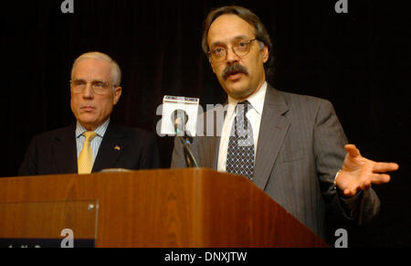 Dec 16, 2005; Manhattan, NY, USA; MTA Chairman PETER KALIKOW (L ...