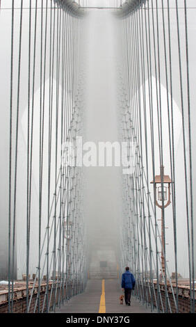 Jan 13, 2006; Manhattan, NY, USA; A couple walks over the Brooklyn ...