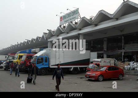 Workers unloading import material of Biman cargo complex on Hazrat ...