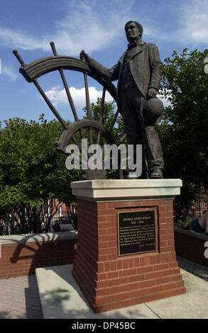 Statue of Thomas Ryman outside of the Ryman auditorium in Nashville ...