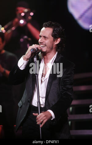 Marc Anthony performing at the Juntos en Concierto with Aventura and ...