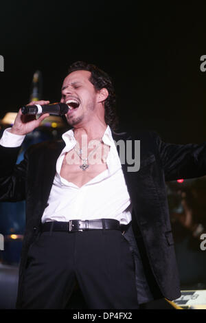 Marc Anthony performing at the Juntos en Concierto with Aventura and ...