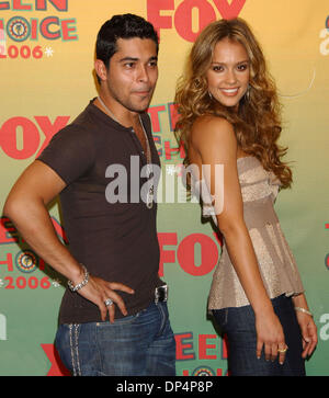 Wilmer Valderrama and Jessica Alba at the TEEN CHOICE Awards at the ...
