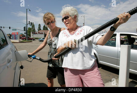 Aug 22, 2006; Escondido, California, USA; At the Sun Valley Fuel gas ...