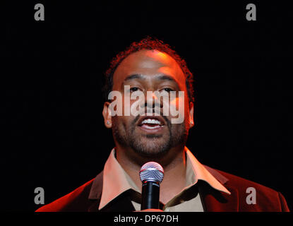Oct 07, 2006; Norfolk, VA, USA; Comedian EARTHQUAKE works the crowd at ...