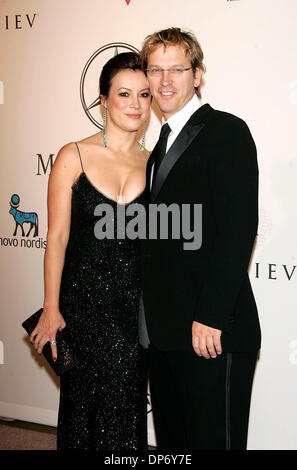 Actress Jennifer Tilly and poker player boyfriend Phil Laak hang out ...