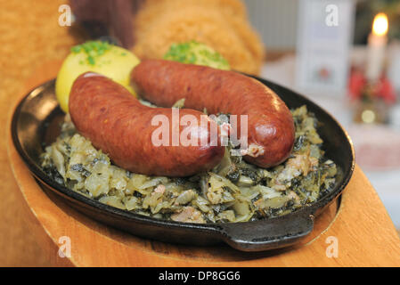 Pritzwalk, Germany. 10th Dec, 2013. A pan with Knieperkohl is seen in ...