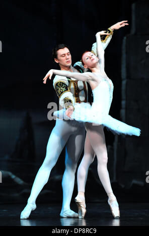 Taipei, China's Taiwan. 9th Jan, 2014. Dancers from Saint Petersburg ...