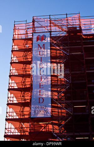 Sunlight reflecting through the safety netting around DC Thompson ...