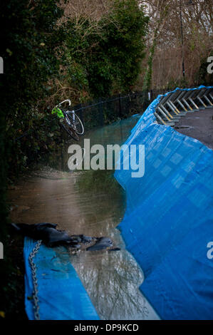 Oxford, UK. 09th Jan, 2014. Flooding in Botley Road area, Oxford ...