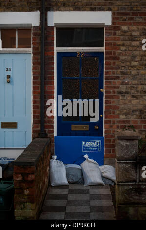 Oxford, UK. 09th Jan, 2014. Flooding in Botley Road area, Oxford ...