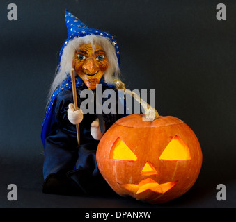 Halloween pumpkin with happy expression Stock Photo - Alamy