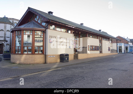 UK, England, Yorkshire, Filey, visitors at Coble Landing fish and chip ...