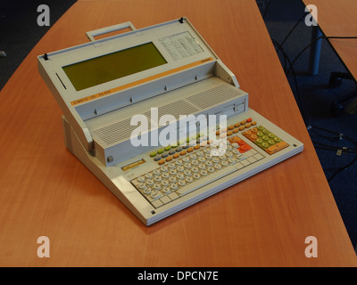 The Siemens Simatic S5 PG 635 is a programmable logic controller (PLC ...