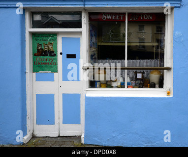 Traditional Irish Pub Shop Front by Night in Dublin's Temple Bar ...