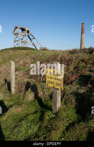 Cornwall Mineshaft Warning Stock Photo - Alamy