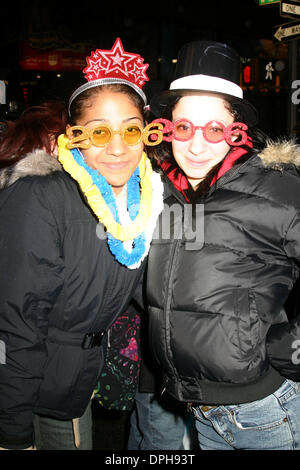 Dec. 31, 2005 - New York, New York, U.S. - K46328ML.NEW YEARS EVE ...