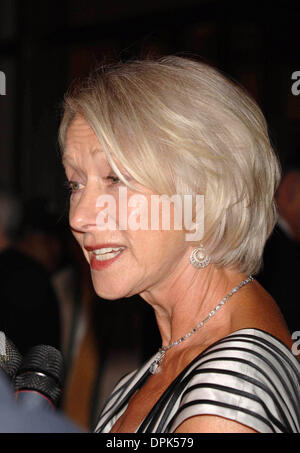 Sept. 30, 2006 - New York, New York, U.S. - K50072BCO.Police enter ...