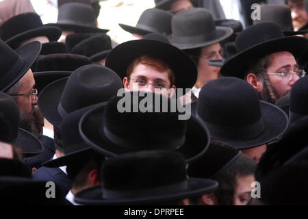 Dec 31, 2008 - Meah Shearim, Israel - Passover for Ultra Orthodox Jews ...