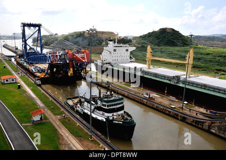 Panama Canal, Panama. 15th January 2014. Left Coast Lifter, the giant ...