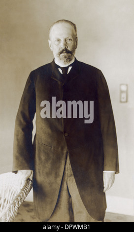 Photo portrait of Sergei Yulyevich Witte. Photo from 1902. Count Sergei ...