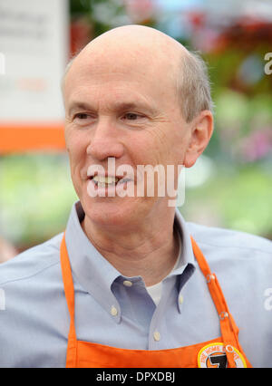 Frank Blake, Chairman and CEO of The Home Depot arrives at the White ...